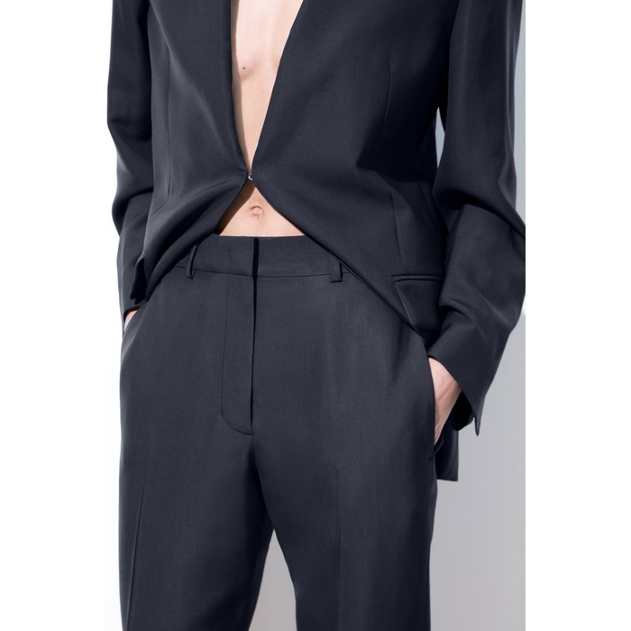 БРЮКИ-СИГАРЕТЫ ИЗ ШЕРСТЯНОЙ САРЖИ